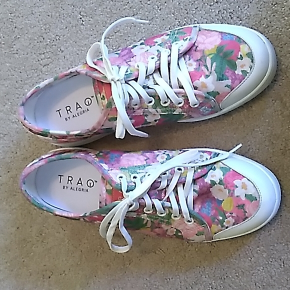 Traq by Alegria | Shoes | Womens Floral Traq By Alegria Shoes Size 4 ...